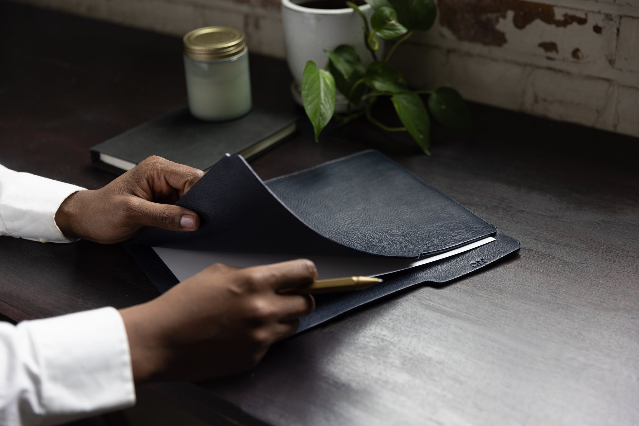 Modern Collection File Folder | Handcrafted Leather – Northwind Supply