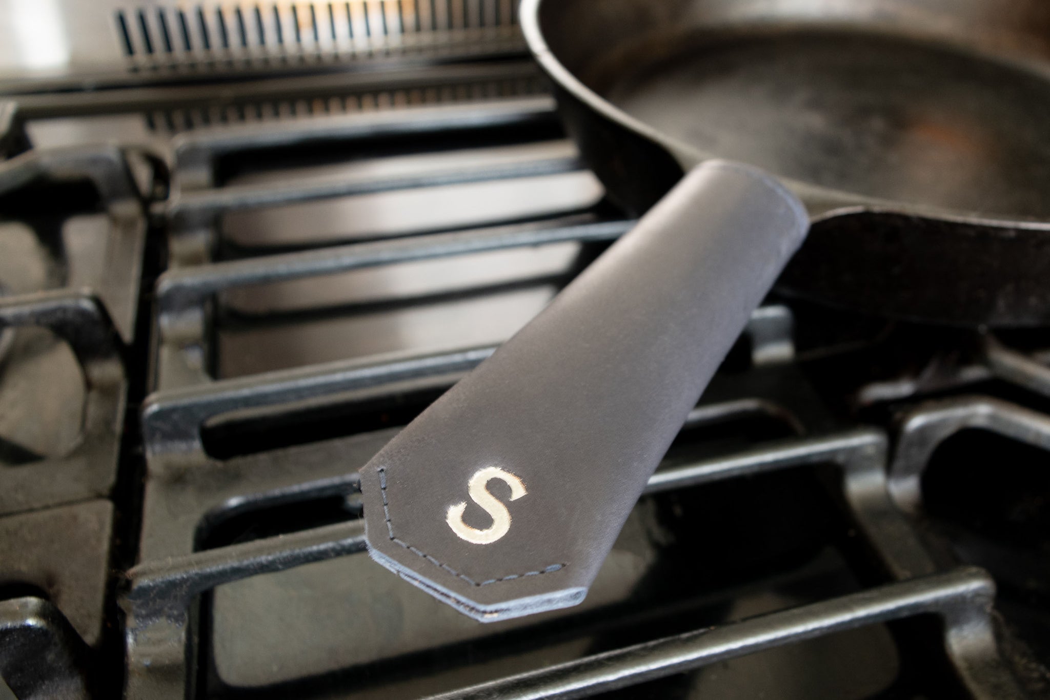 Monogrammed Leather Pot Handle Cover 5.8x2 – Northwind Supply